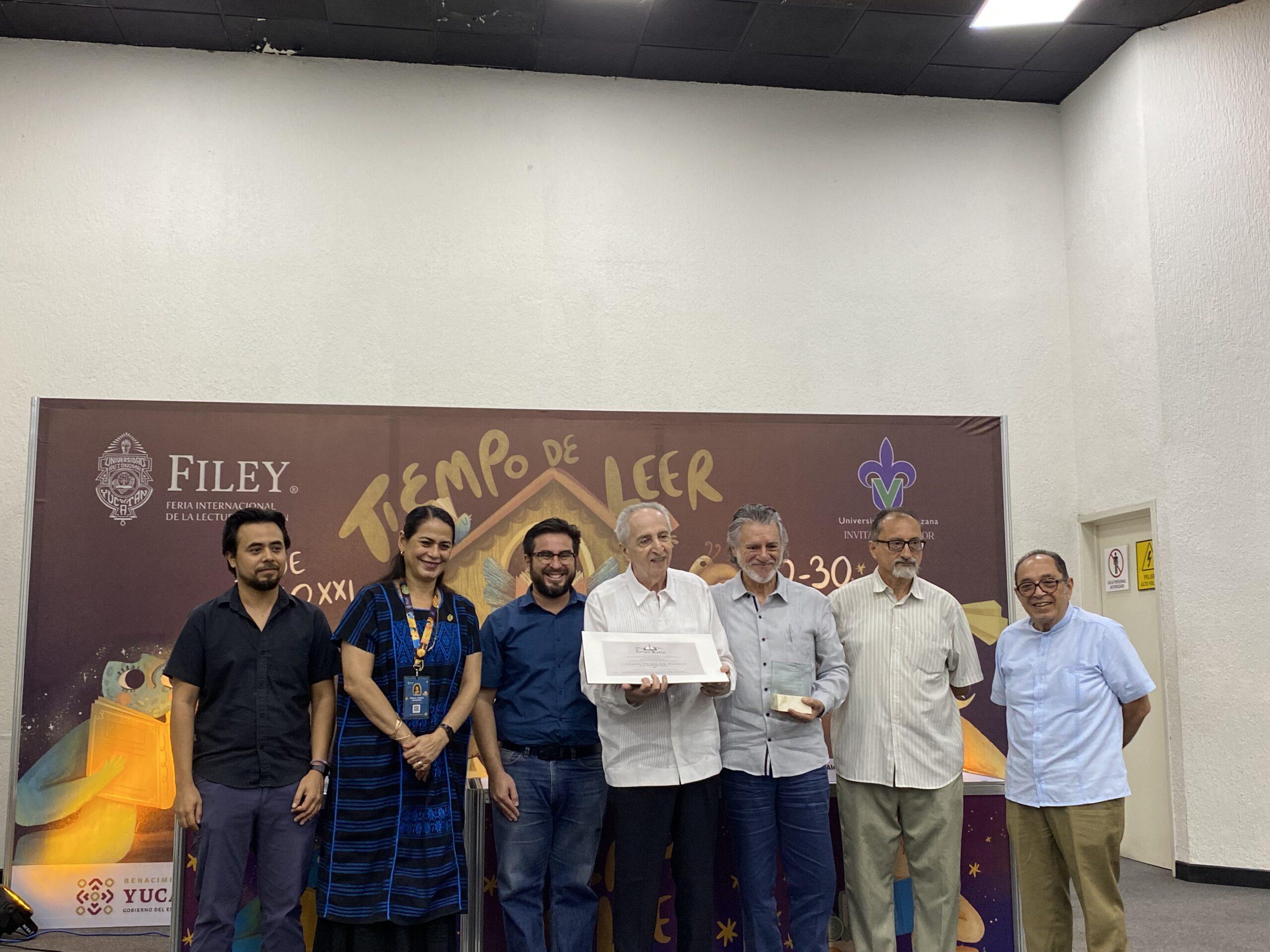 Celebran trayectoria literaria de Carlos Peniche Ponce en la FILEY 2025 ...